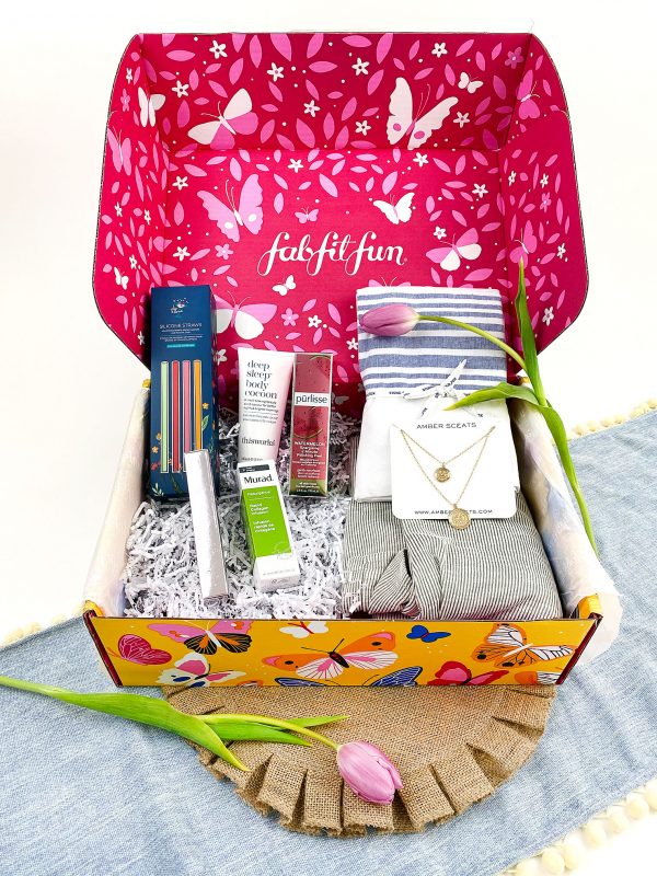 Thursday Fashion Files Link Up #249 – 2020 Spring FabFitFun Box - Curly ...